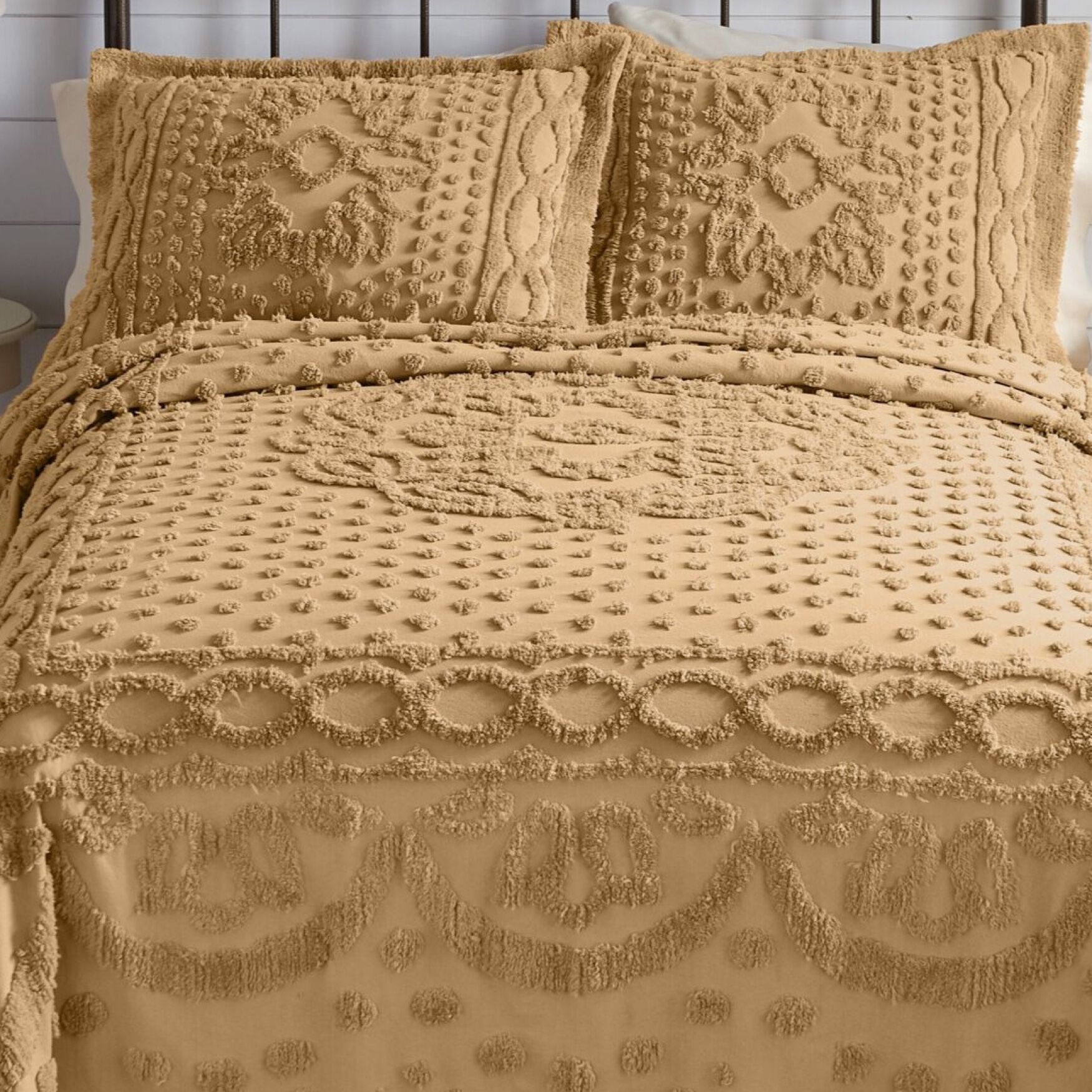 Simple Georgia Chenille Bedspread, Gray | Brylane Home